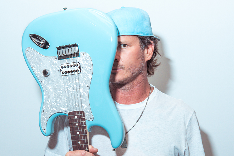Tom DeLonge Launches New Signature Starcaster® Guitar With Fender ...