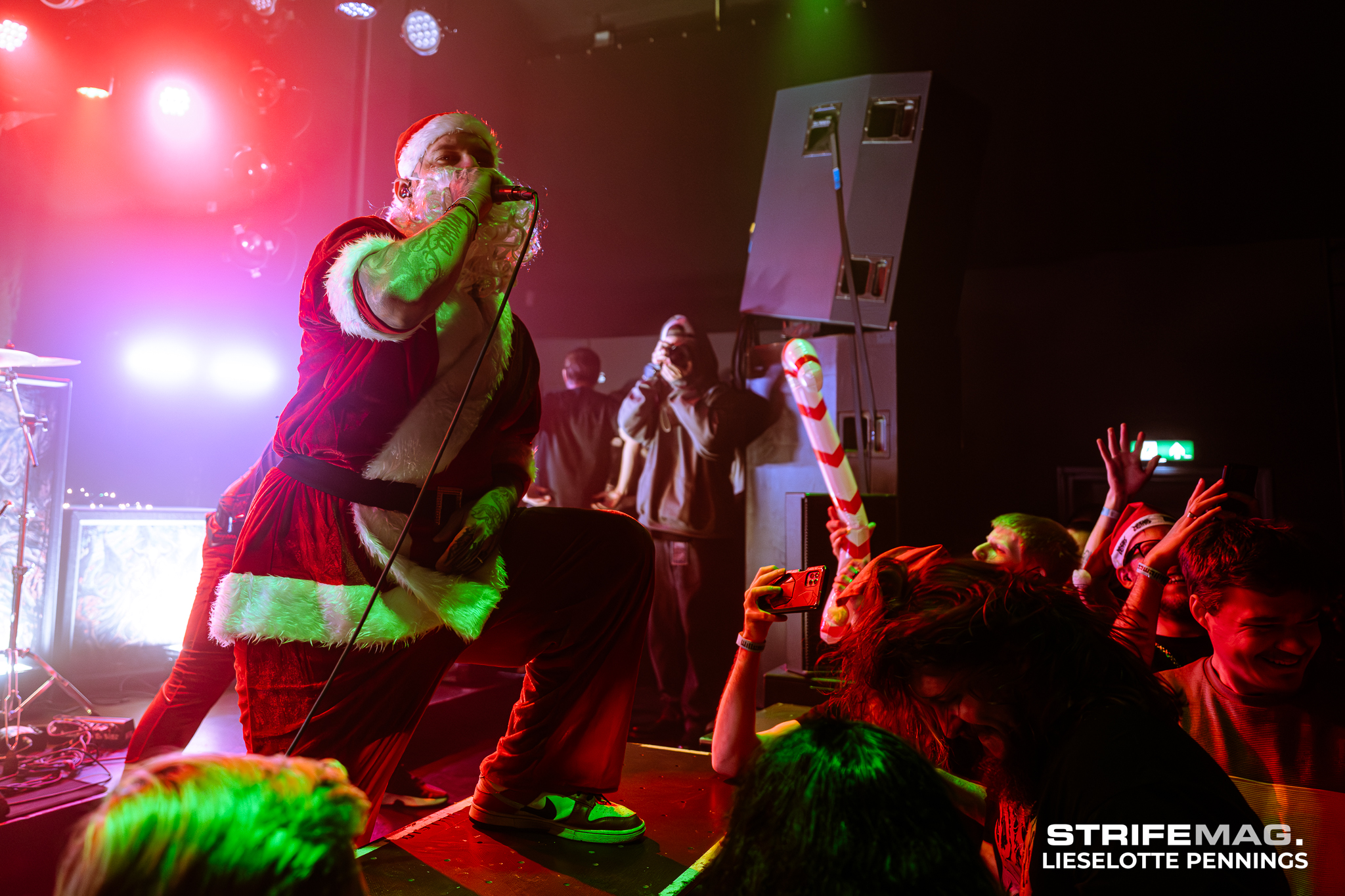PHOTO REVIEW: Distant Bring Christmas Metal To Arnhem