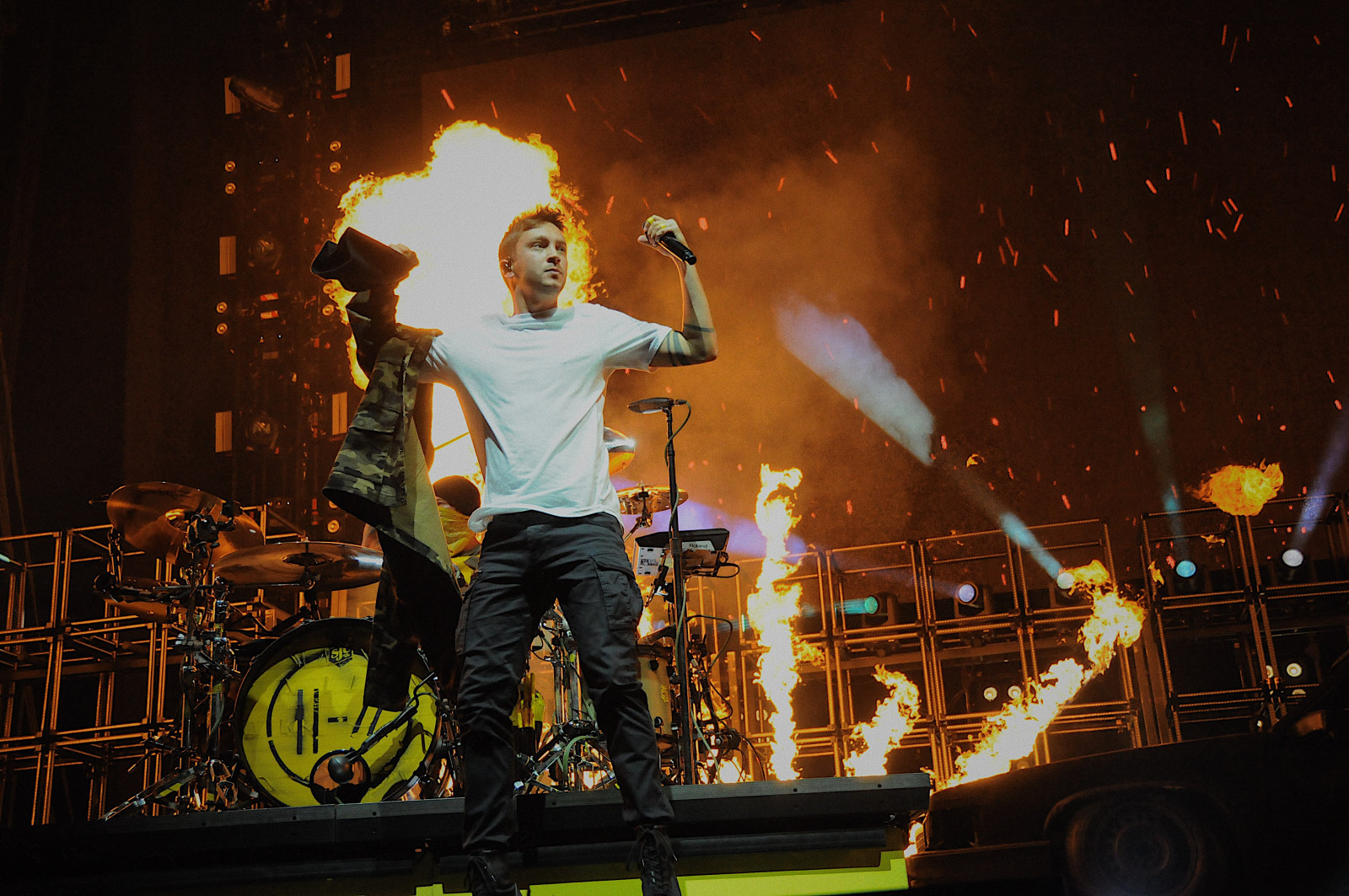 PHOTO REVIEW: Twenty One Pilots Take The ‘Bandito Tour’ To Philadelphia ...